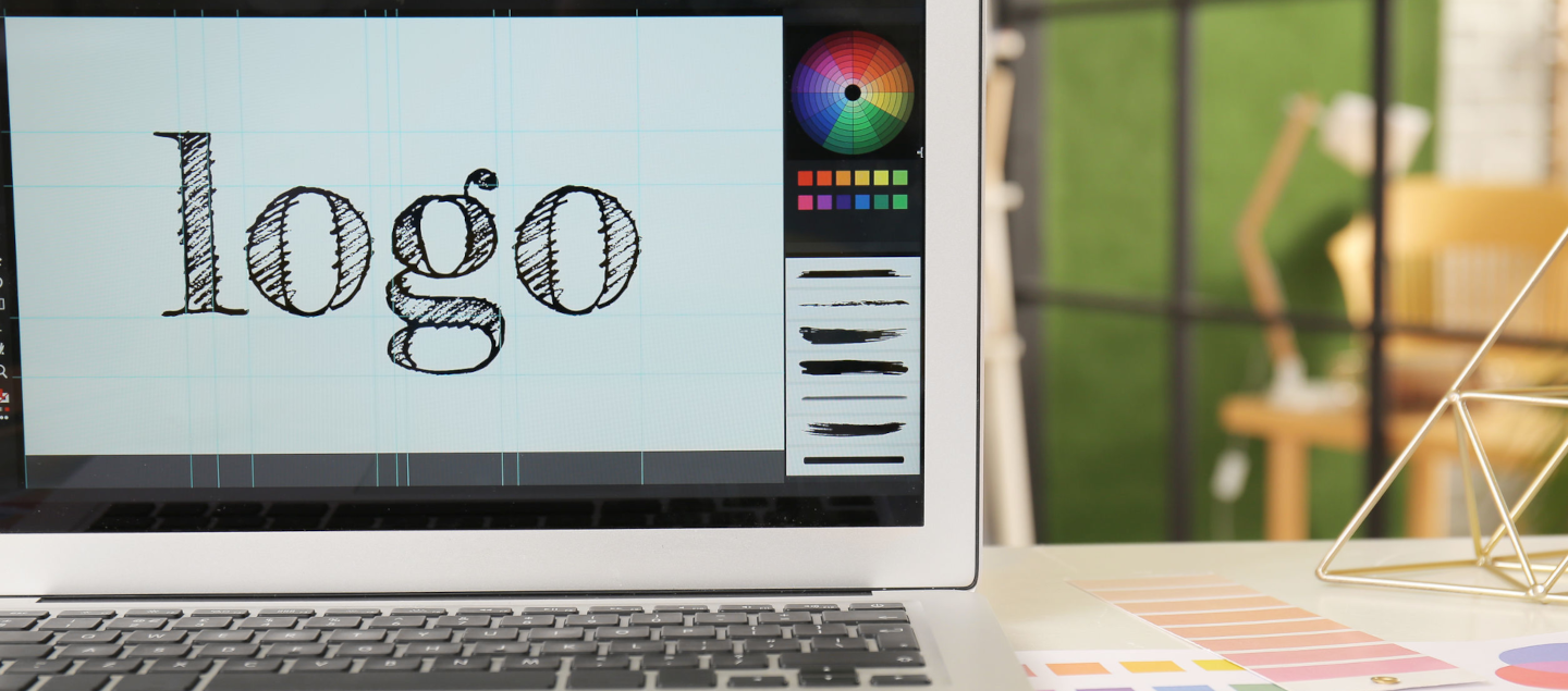 2024, encore de nouveaux logos, qui jouent avec la typo | Cap'Com | Cap'Com